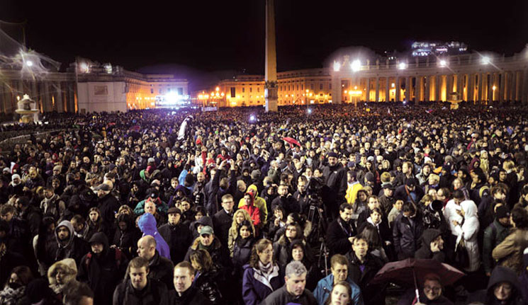Miles oran por un “hombre justo” - Periodico La República