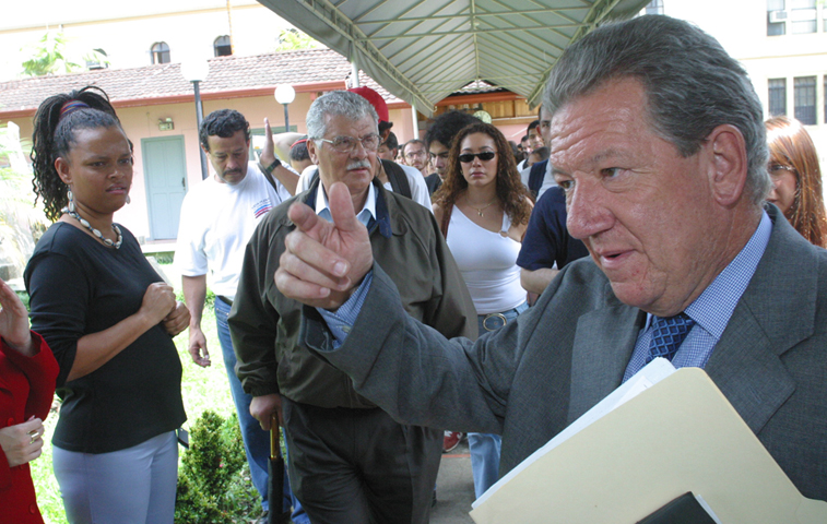 Rodrigo Carazo renuncia a presidencia del PAC - Periodico La República