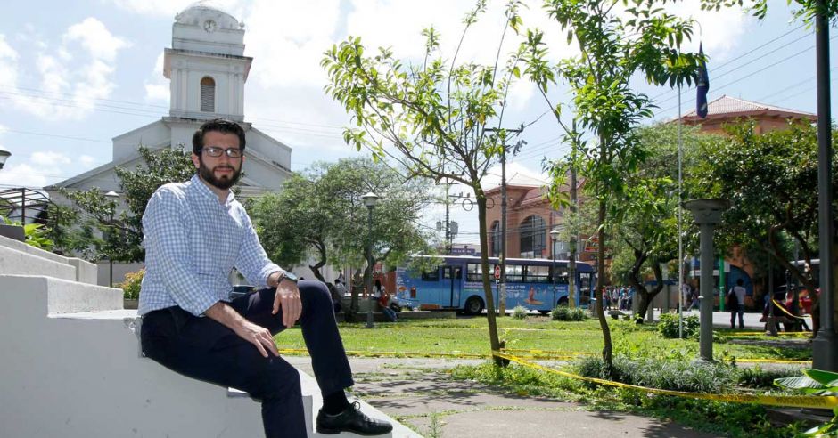 Vecinos de Montes de Oca adoptan 300 árboles - Periodico La República