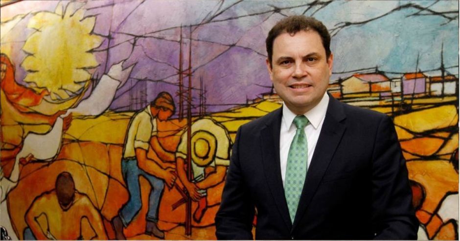 Matrimonio igualitario salda una deuda histórica, según Carlos Ricardo ...