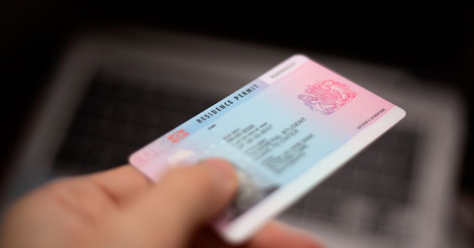 ¿Cuándo pueden las personas extranjeras residentes volver a renovar sus ...