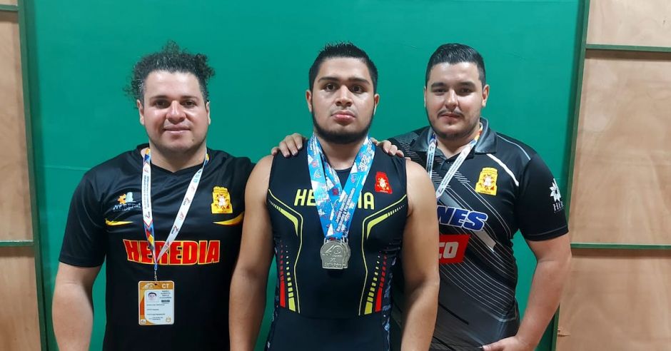 Atleta ciego gana tres medallas en halterofilia en Juegos Deportivos ...
