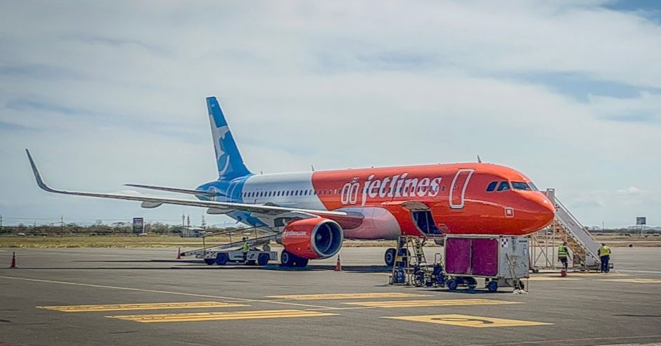 (VIDEO) Primer vuelo chárter hacia Costa Rica de Canadá Jetlines ...