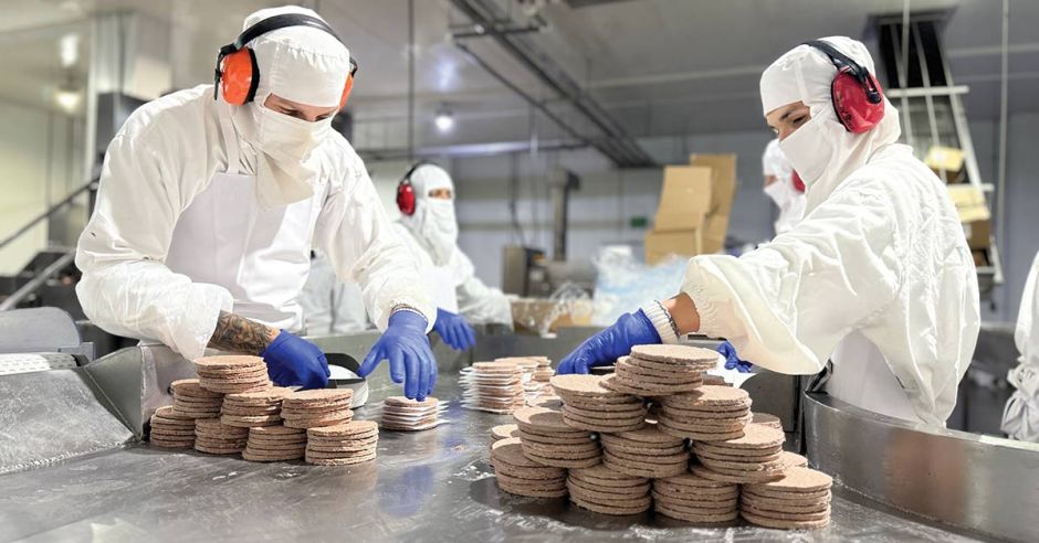 CoopeMontecillos celebra 60 años liderando la industria cárnica de Costa Rica - Periodico La ...