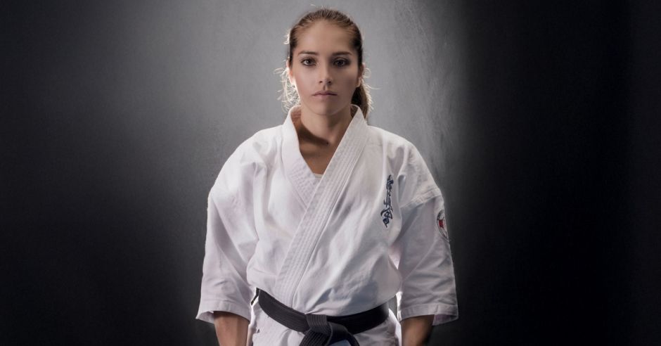 ¡Orgullo! A sus 41 años karateca tica se prepara para dos campeonatos ...