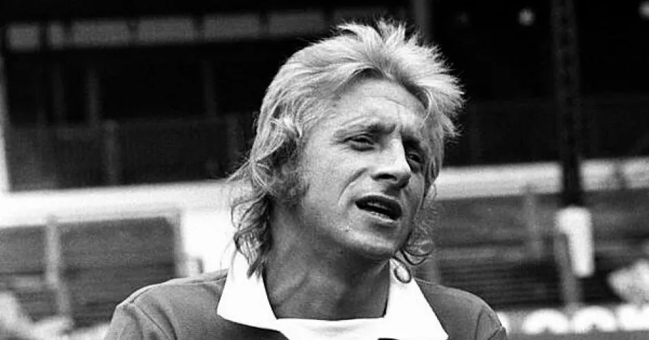 Fallece Denis Law, legendario futbolista escocés, a los 84 años ...