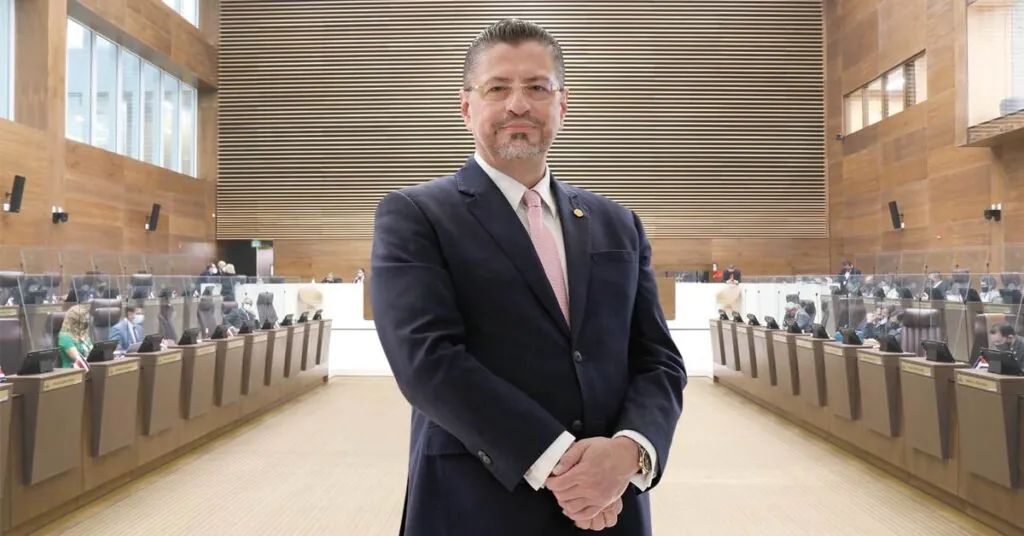 Renuncia de Rodrigo Chaves a la presidencia no podría ser impedida por ...