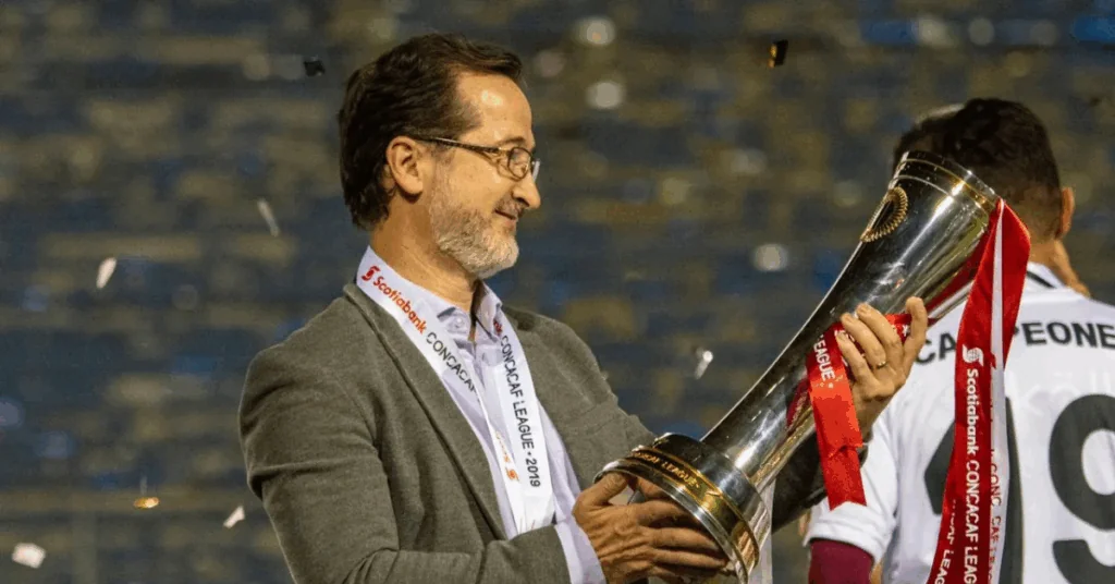 ¡Terminó la espera! Juan Carlos Rojas habló sobre su futuro en Saprissa ...