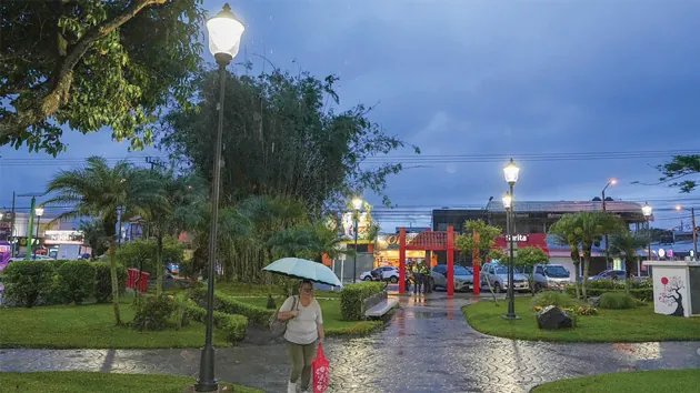 Renuevan iluminación del Parque Okayama con inversión conjunta de ₡259 ...