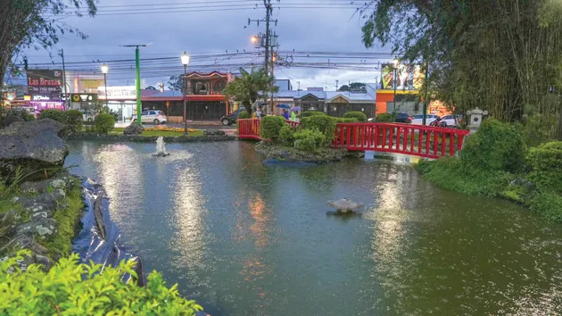 Renuevan iluminación del Parque Okayama con inversión conjunta de ₡259 ...